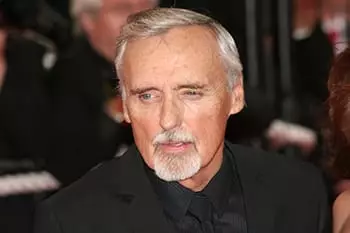 Ya Kamata Ya Kasance Fim: Larry Flynt Da Dennis Hopper's Bizarre Tale 10247_1