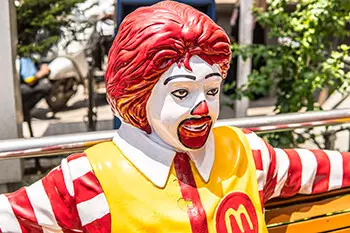 Ezi iwu 7 maka ịbụ Ronald McDonald (Nke ahụ bụ ihe ọchị) 1109_1