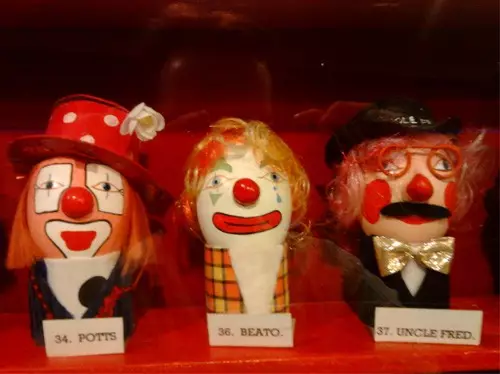 Para sa Murky Legal Reasons, May Warehouse na Puno ng Clown Egg | Mga itlog na may pintura sa mukha ng clown