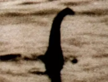 Nejznámější fotografie Loch Ness Monster je hračka ponorky