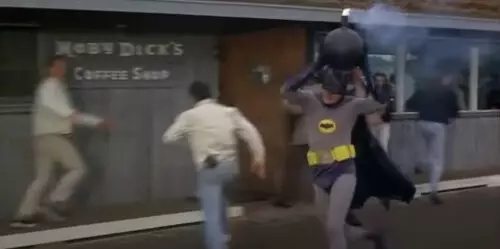 Per què no hi havia cames d'Adam West a les pel·lícules de 