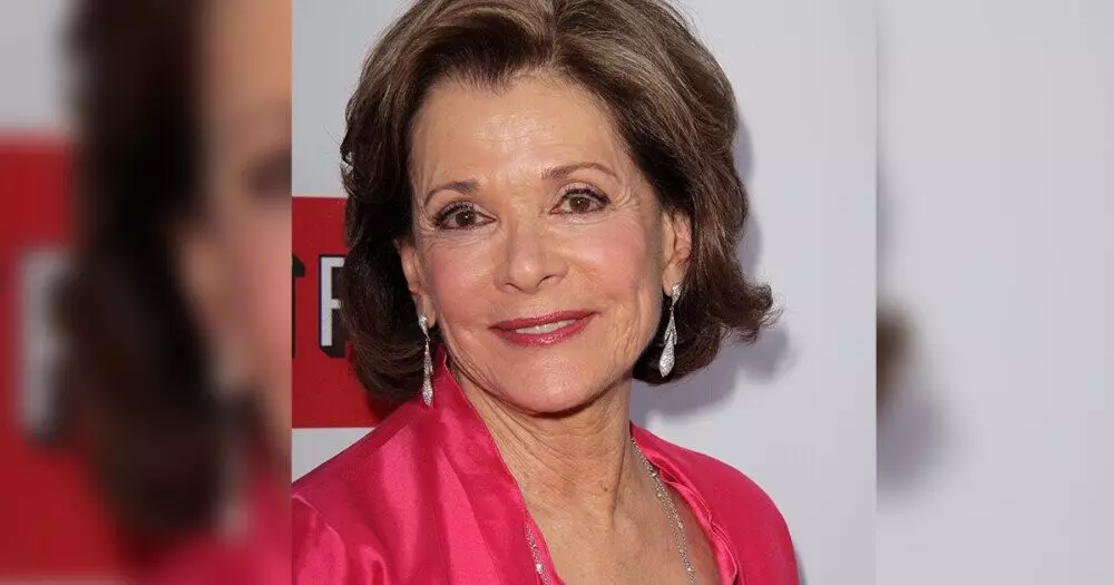 Jessica Walter, Ta'uta'ua mo le 'Atina'e Pu'eina,' Na Maliu Matafaioi a le 'Archer'