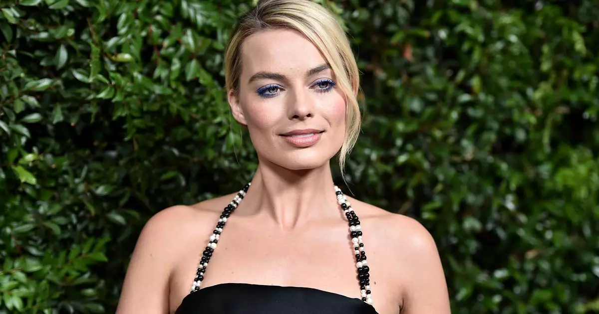 La Ludado de Barbie de Margot Robbie (Jes, Estas Barbie Filmo)