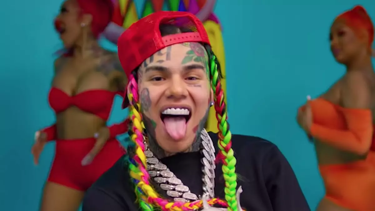 Tekashi 6ix9ine-ը այժմ հանդիպում է Թոմ Հենքսի որդու հետ