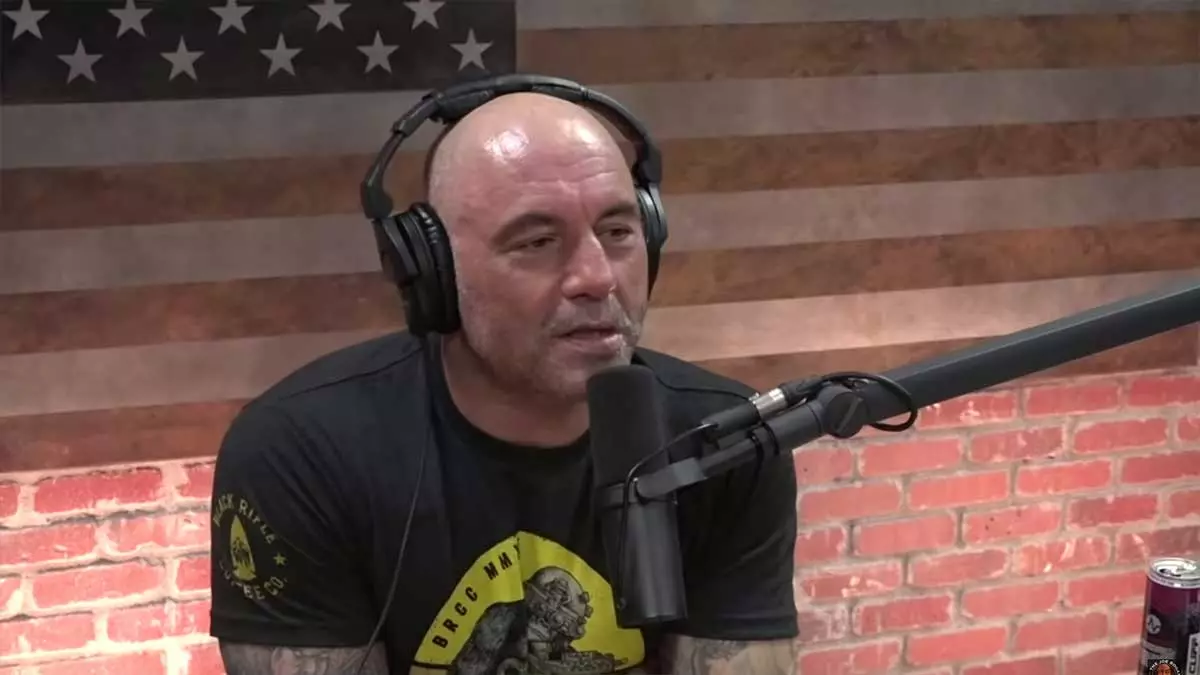 Joe Rogan unterzeichnet einen 100-Millionen-Dollar-Deal mit Spotify und glaubt, dass sich die Dinge nicht ändern werden