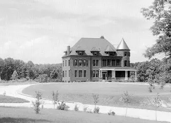 The Haunted Sea Mansion នោះជាផ្ទះរបស់អនុប្រធាន៖ ដំណើរកំសាន្ត 3910_4