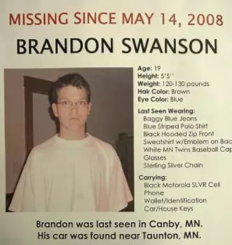 실종 2008년 5월 14일 BRANDON SWANSON 나이: 19세 헬라트: 5'5 체중 120-130파운드 헤어 컬러 브라운 아이 컬러 Bhue Lost Seen 착용: Baggy 8l.e Je