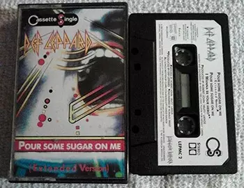 Kayıtlara, Kasetlere ve CD'lere Sahip Olmakla İlgili 5 Garip Şey - Gelecekteki İnsanların Deneyimleyemeyeceği - Def Leppard'ın bir kopyası